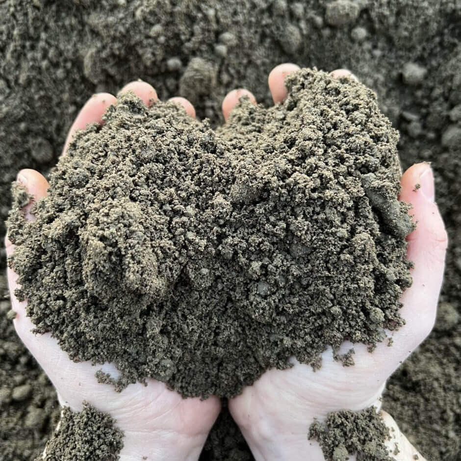 Premium Certified Topsoil : BS3882:2015‭ ‬| Loose Tipped Newark - Nott ...